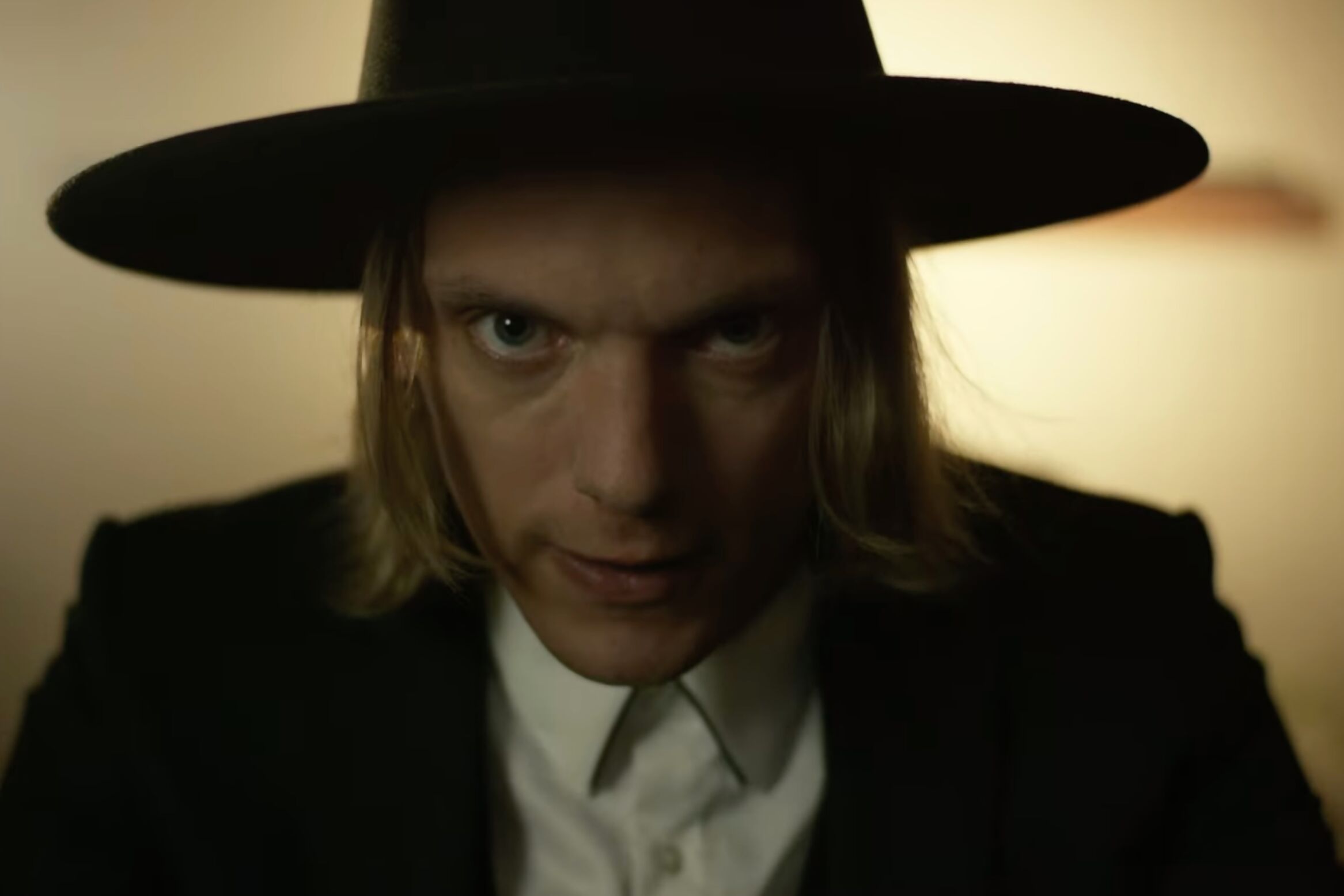 Jamie Bower Drops Darkly Decadent New Track 'I Am'
