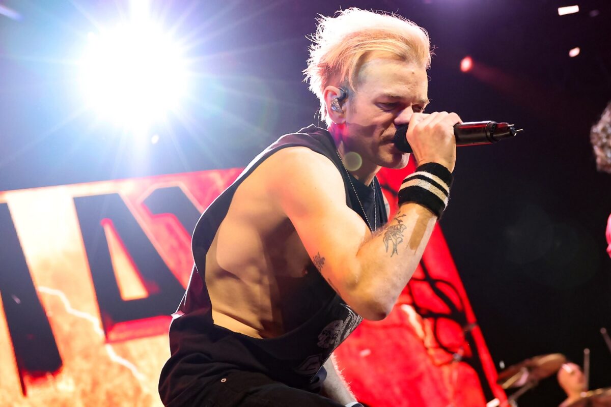 Deryck Whibley To Release Memoir ‘Walking Disaster: My Life Through ...