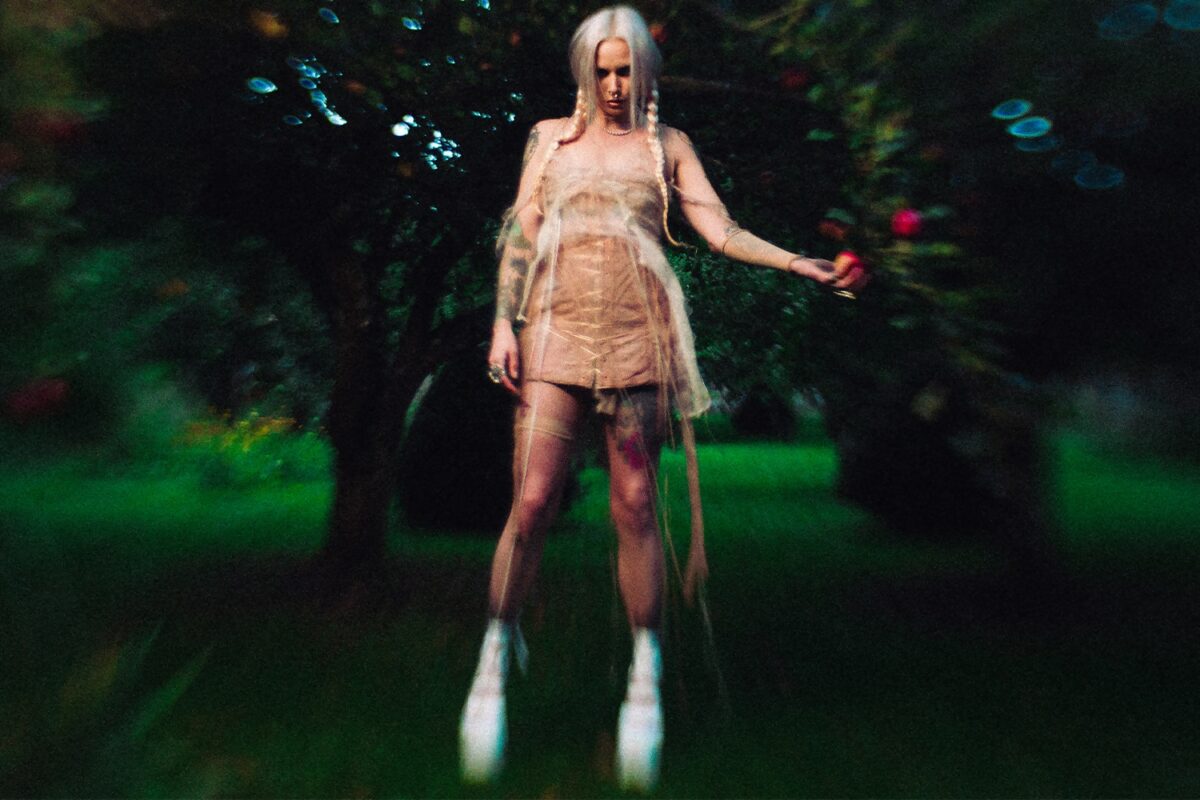 Mimi Barks Releases New Single ‘Banshee’