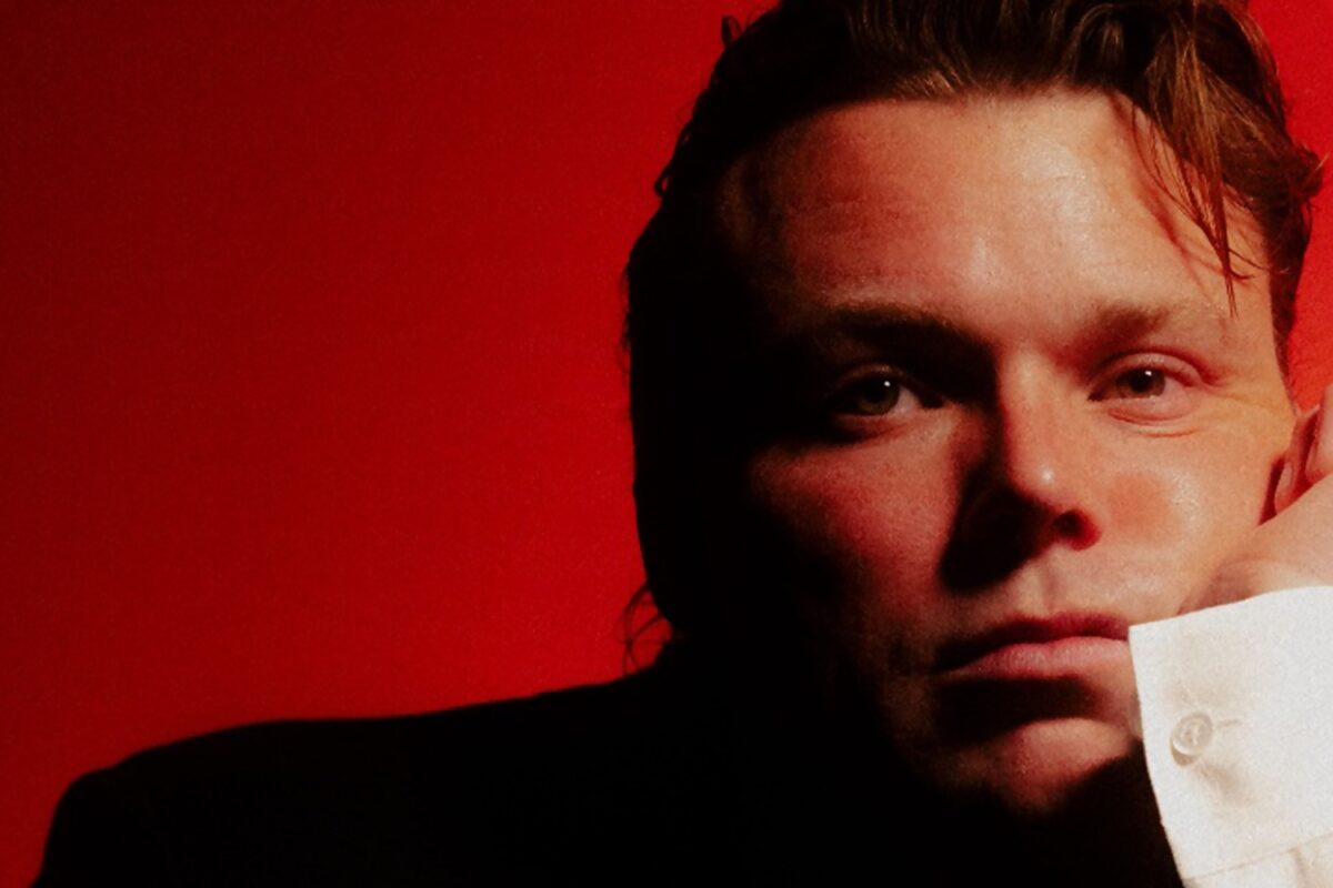 Ashton Irwin Background 5SOS: Ashton Irwin Talks Sobriety And Body